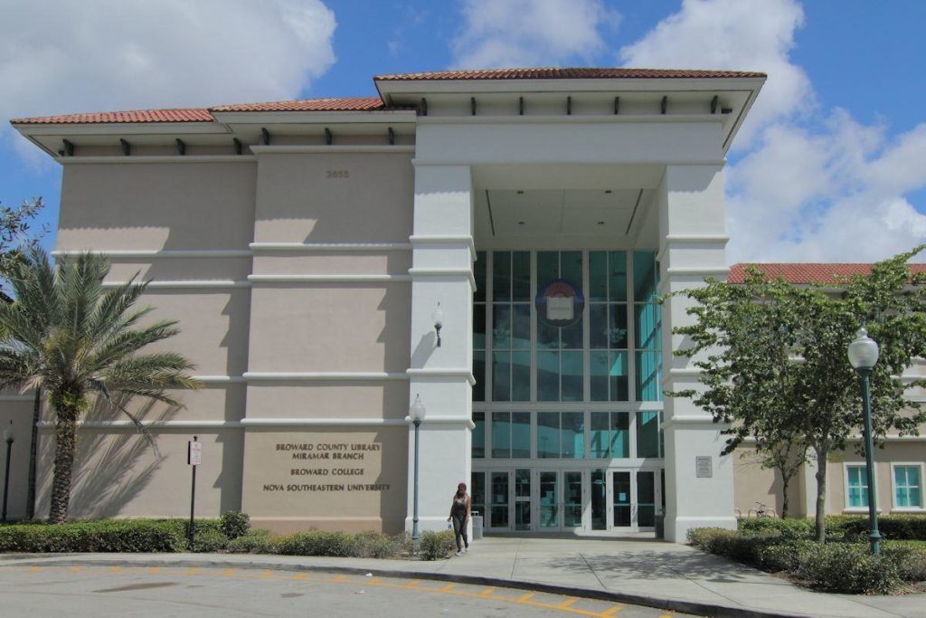TALLER DE LECTURA EN LA BIBLIOTECA PÚBLICA DE MIRAMAR FLORIDA - Nagari